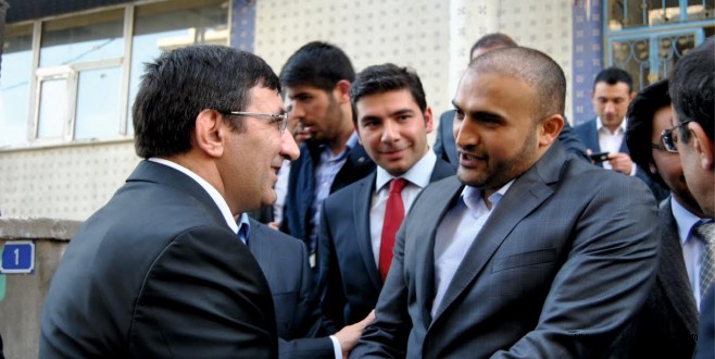 KALKINMA BAKANI CEVDET YILMAZ M. DAVUTHAN KILIÇ'I EVİNDE ZİYARET ETTİ KALKINMA BAKANI CEVDET YILMAZ M. DAVUTHAN KILIÇ'I EVİNDE ZİYARET ETTİ
