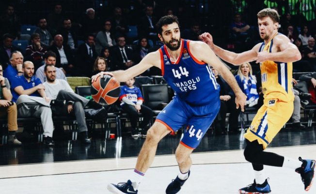Anadolu Efes evinde yenildi Anadolu Efes evinde yenildi
